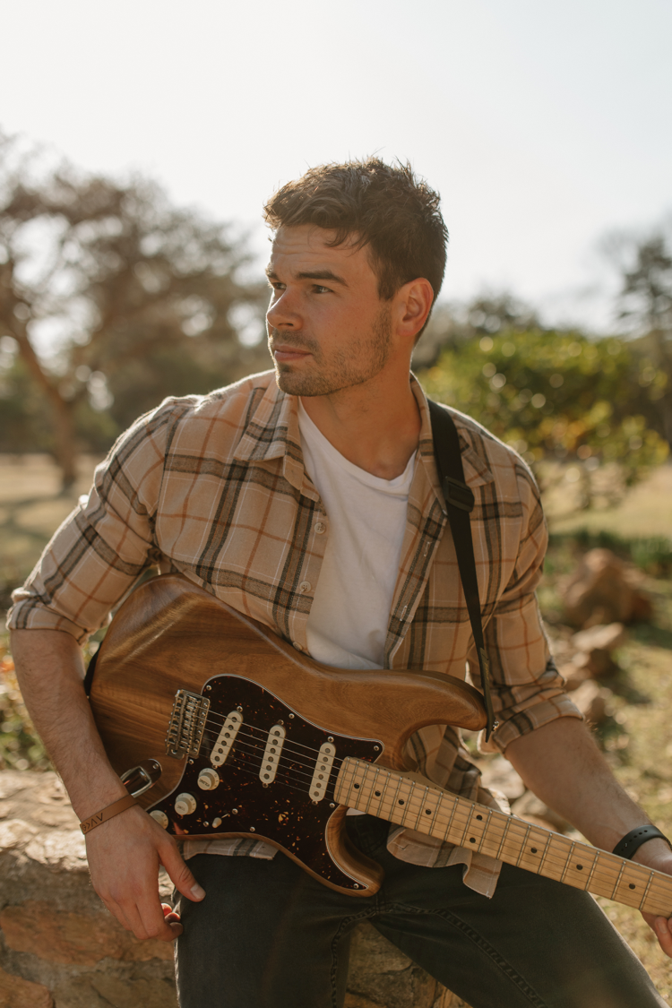 Ilan van Staden's music video for Ontlaai has just been released ...